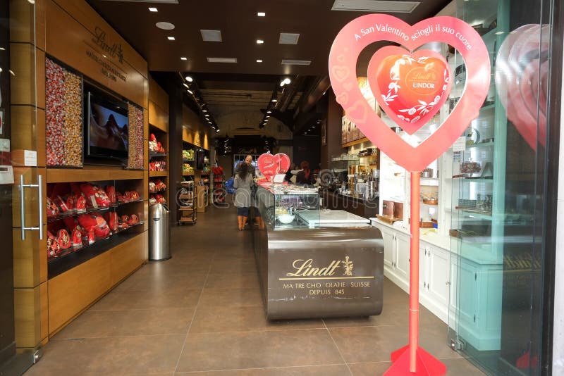 Cioccolato Di Lindt E Negozio Dolce Immagine Stock Editoriale ...