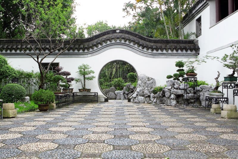 Circle Entrance of Chinese Garden Stock Photo - Image of door, hole ...