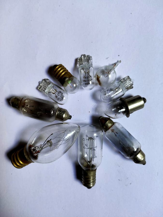 A Circle Group of Filament Bulbs Isolated in White. Stock Photo - Image ...