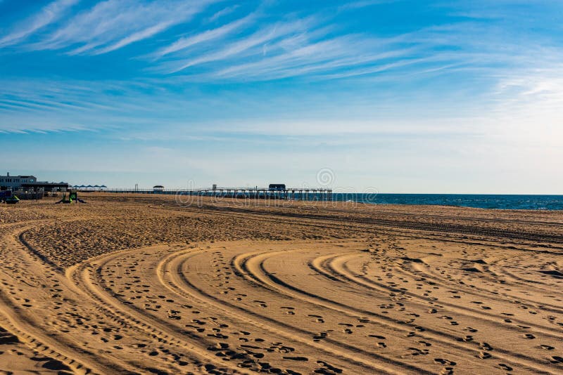 Circles in the Sand on an Empty Beach Stock Image - Image of horizon ...