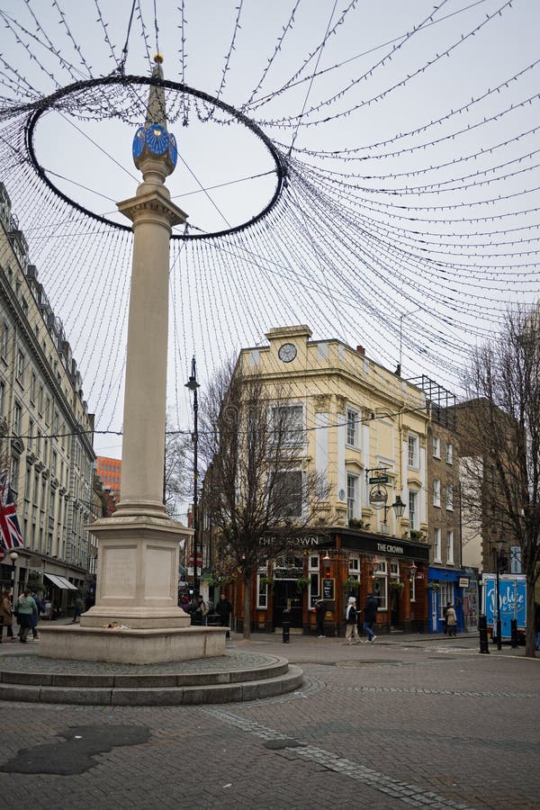 London Pedestrian Rounabout at the Early Hazy Morning Editorial ...