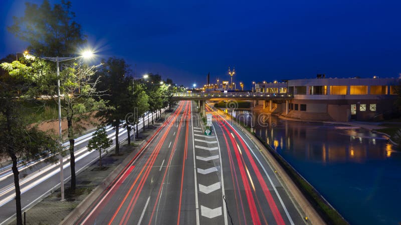 Circulation in the City at Night Stock Photo - Image of long, luces ...