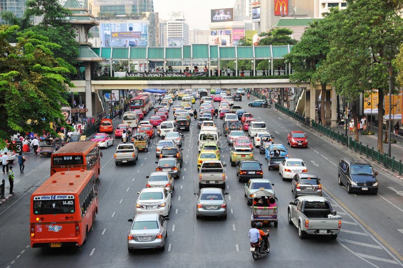 Circulation routière image éditorial. Image du banlieusard - 48998260