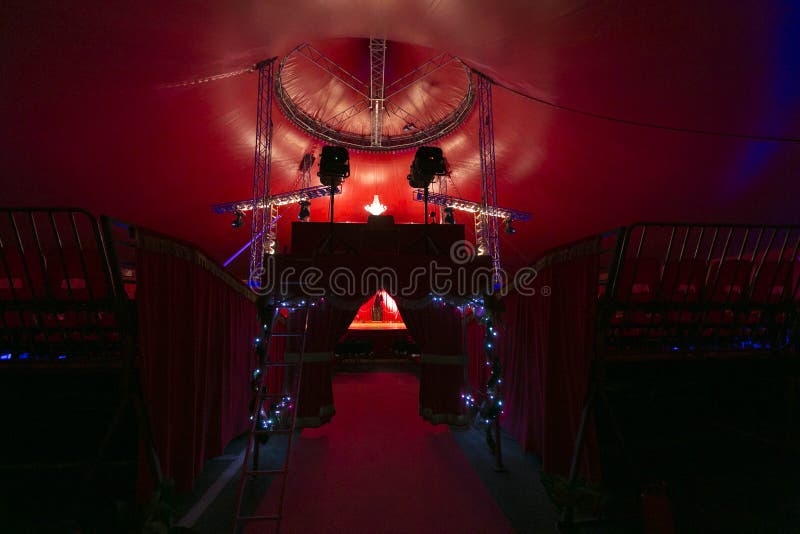 Circus editorial stock photo. Image of orfei, performance - 45834628