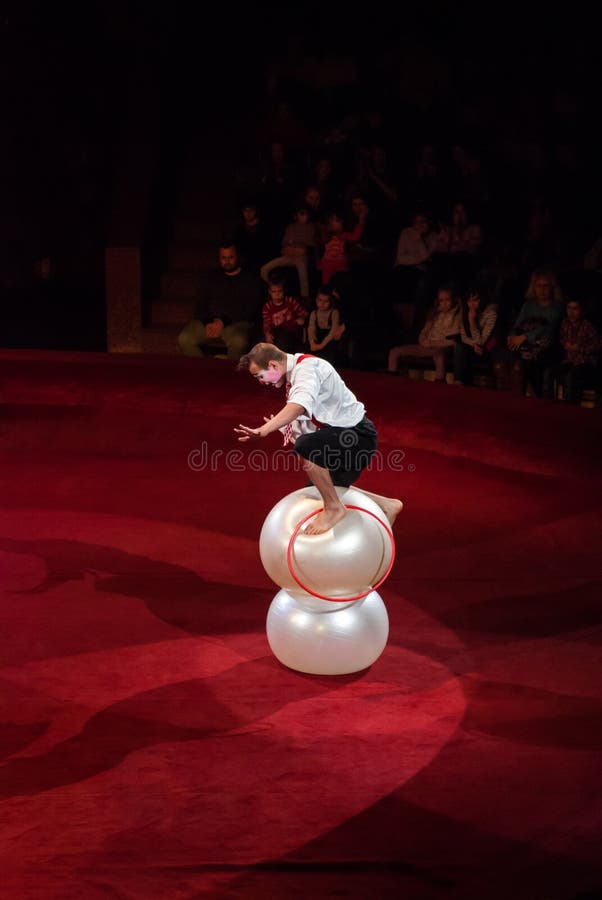 Circus performers editorial stock image. Image of dome - 67340049