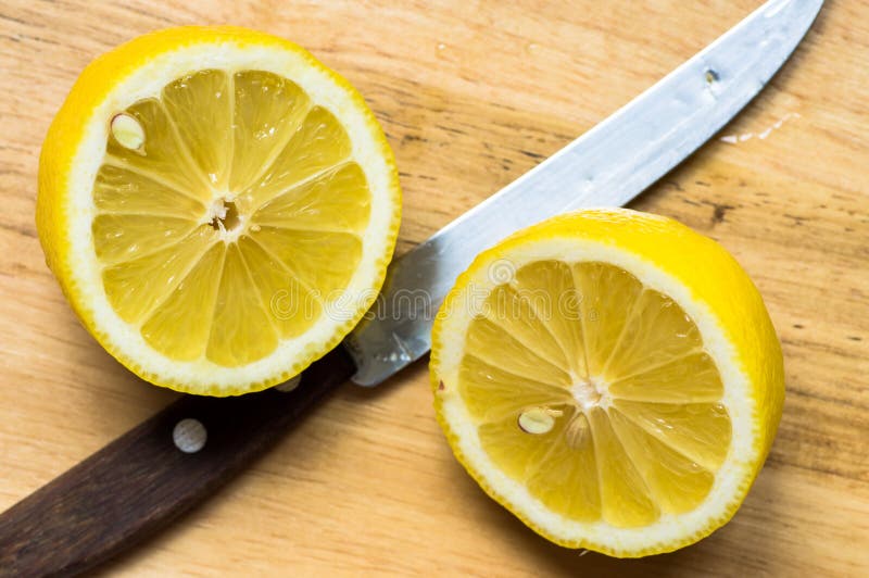 Demi citron photo stock. Image du vivacité, croix, jaune - 30532768