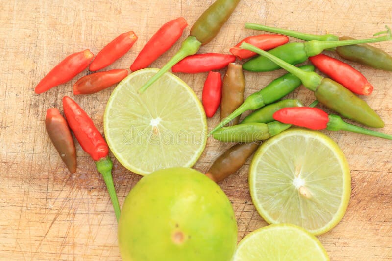 Citron Et Piment De Tranche Image stock - Image du citron, tranche ...