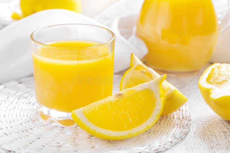 Citronjuice fotografering för bildbyråer. Bild av coctail - 35837879