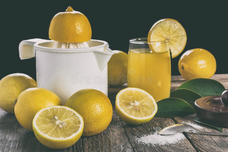 Citronjuice fotografering för bildbyråer. Bild av citron - 93555713