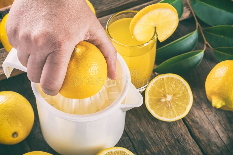 Citronjuice fotografering för bildbyråer. Bild av bakgrund - 93555787
