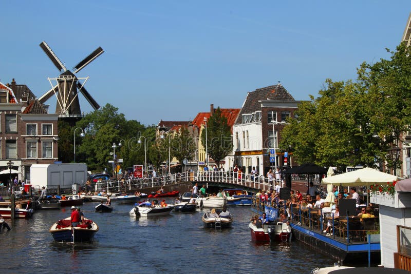 Albero di Natale a Leida fotografia editoriale. Immagine di centro ...