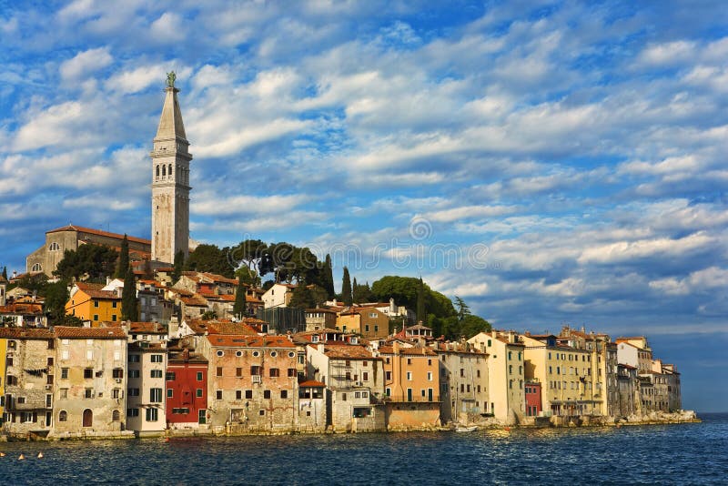La vecchia porta di Rovinj fotografia stock. Immagine di storico - 15623478