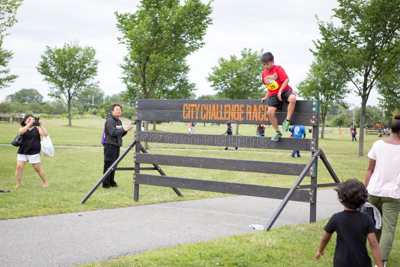 City Challenge Race editorial image. Image of family - 97641275