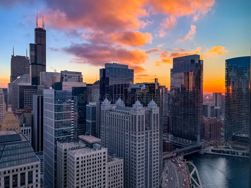 City of Chicago at Sunset in Downtown Loop Editorial Stock Photo ...