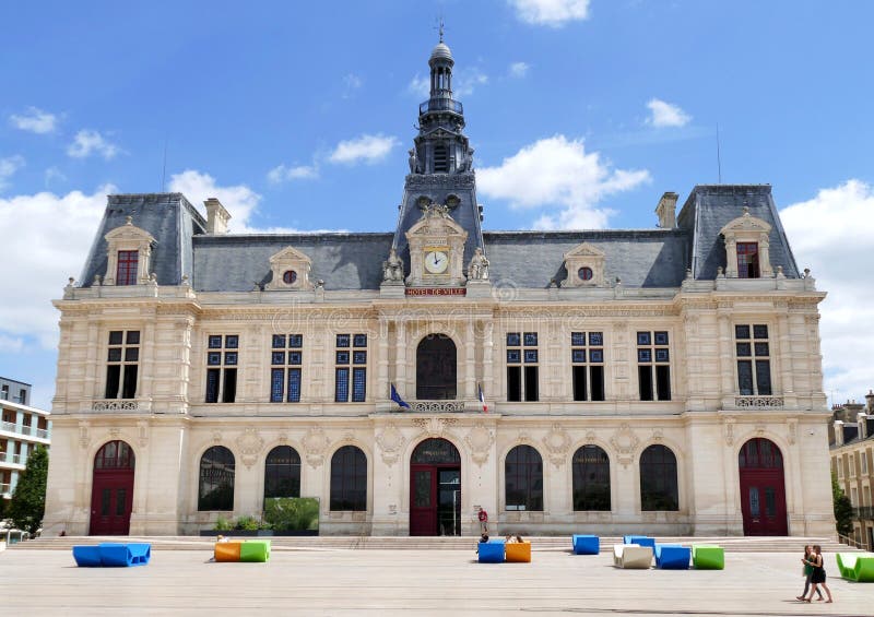 The city hall of Poitiers editorial photo. Image of entrance - 173991351