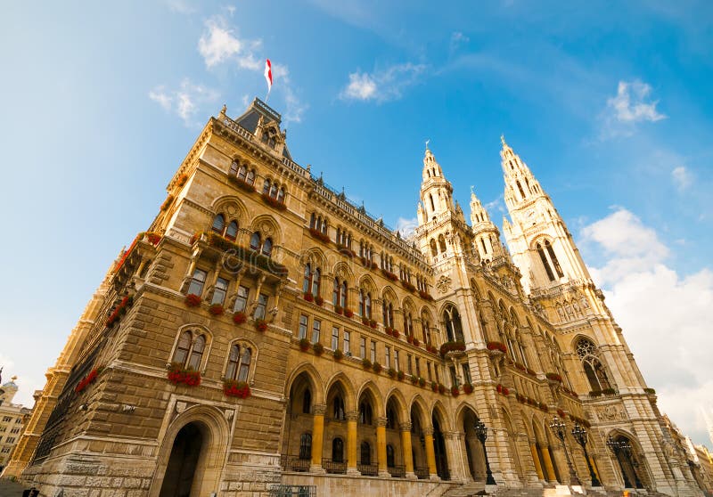City Hall (Rathaus) in Vienna Stock Image - Image of decoration, roof ...