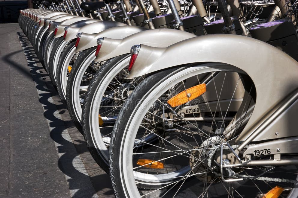 City Life editorial image. Image of commuter, group, ecology - 5277980