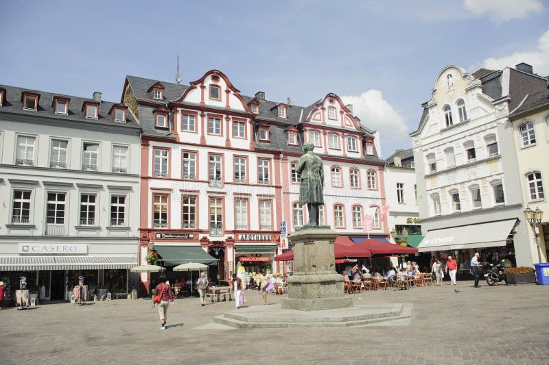 Street View on Marktplatz in Linz am Rhein Editorial Stock Photo ...