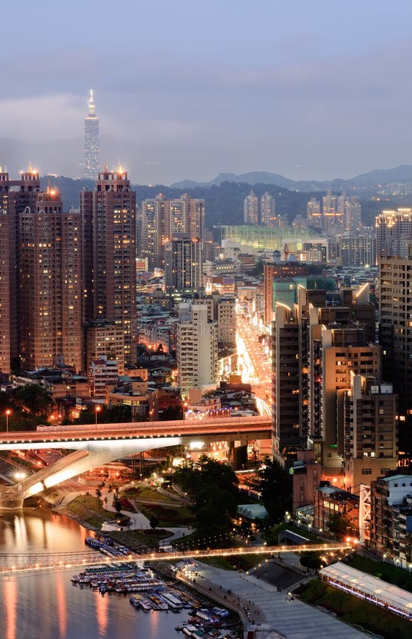 Cityscape van Taipeh stock foto. Image of bouw, kleurrijk - 13872918