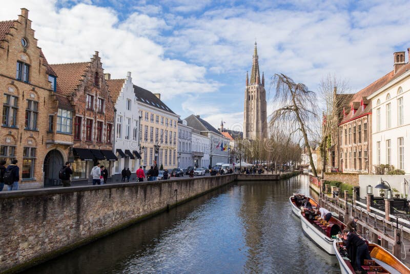 Ciudad de Brujas foto editorial. Imagen de ladrillo - 122064456