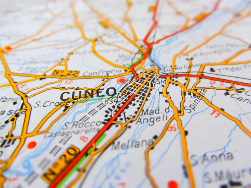 Ciudad De Cuneo Sobre Un Mapa De Camino ITALIA Imagen de archivo ...