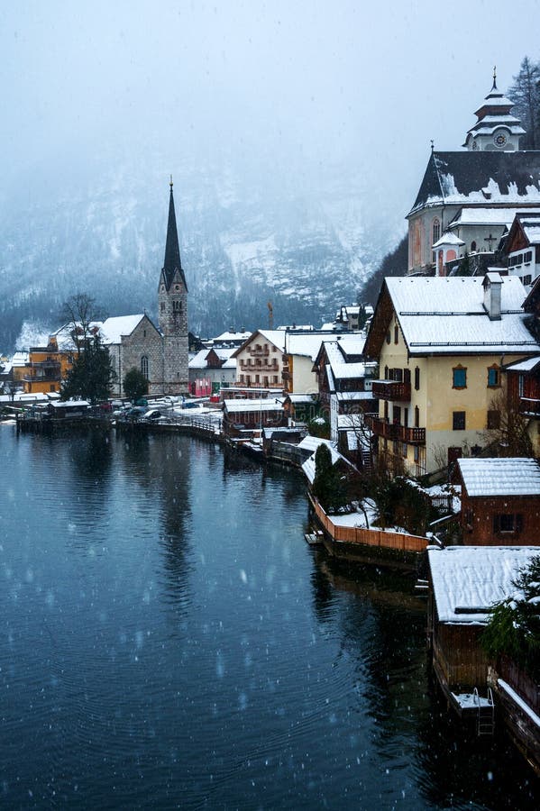 Ciudad De Hallstatt, Austria En Invierno Imagen de archivo - Imagen de ...