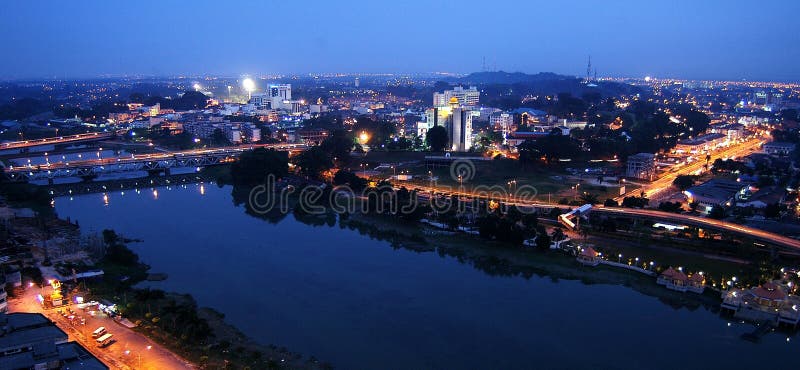 Ciudad De Klang Por Oscuridad Foto de archivo editorial - Imagen de ...