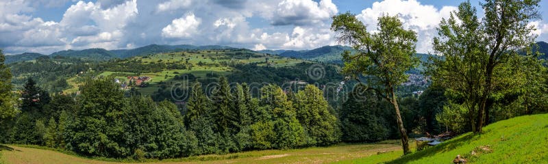 Ciudad de Kroscienko imagen de archivo editorial. Imagen de reserva ...
