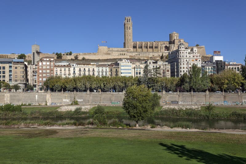Vistas De La Ciudad De Lérida En Cataluña España Foto editorial ...