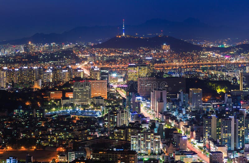 Ciudad De Seul En La Noche Y El Río Han En Seul, Corea Del Sur Foto de ...