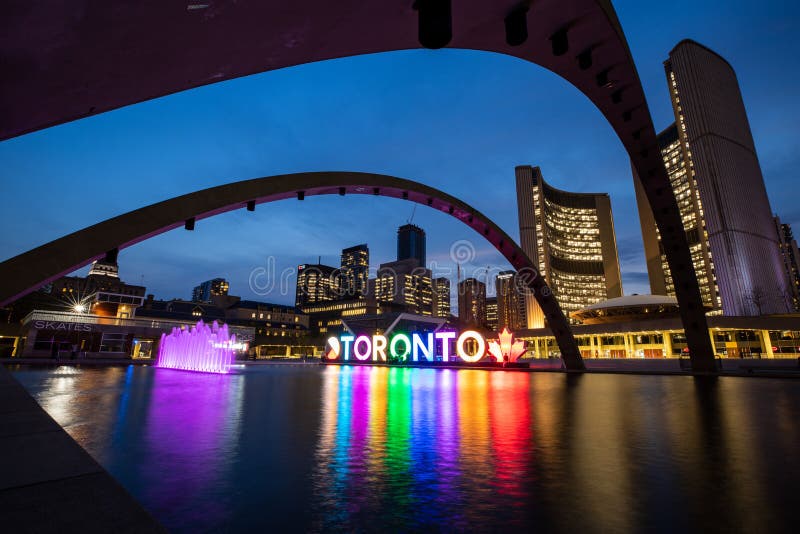 Ciudad De Toronto En La Noche Imagen de archivo editorial - Imagen de ...