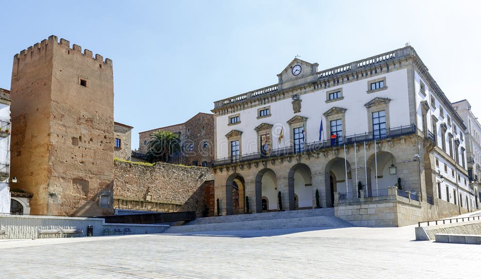 Plaza Del Ayuntamiento Mayor En Cáceres Foto de archivo - Imagen de ...