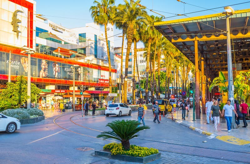 Ciudad Ocupada, Antalya, Turquía Imagen editorial - Imagen de coche ...