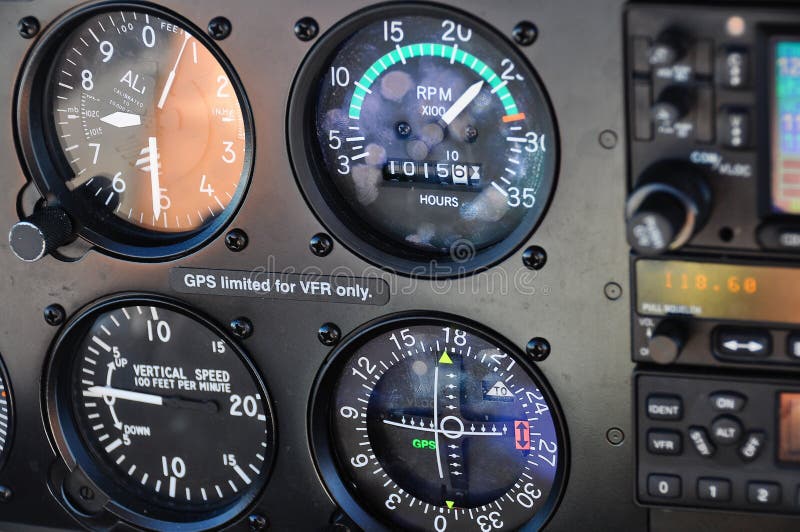 Ciérrese Para Arriba De Tablero De Instrumentos En Un Avión Foto de ... Ciérrese Para Arriba De Tablero De Instrumentos En Un Avión Foto de ...