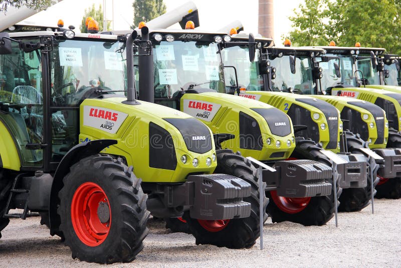 Claas-Traktoren redaktionelles bild. Bild von fahrzeug - 44945210