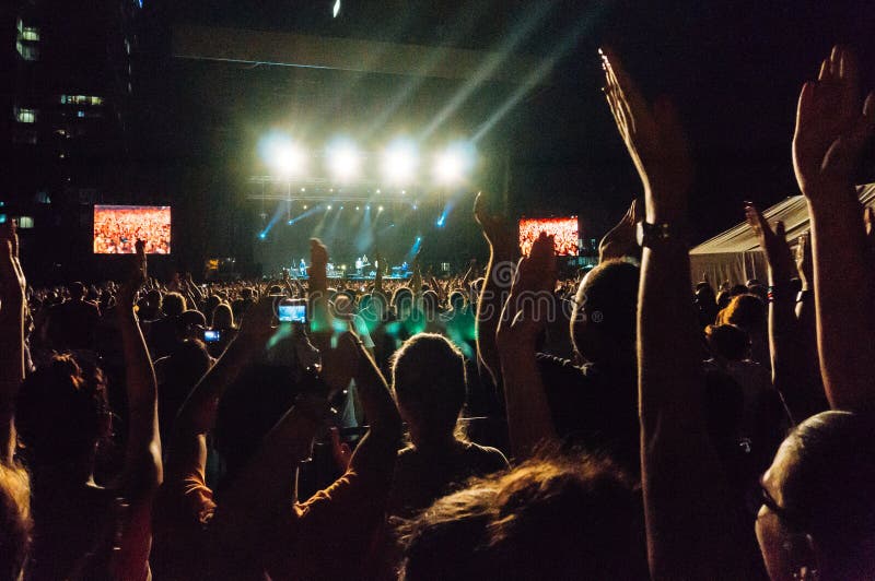 Clapping hands editorial image. Image of romania, crowd - 55578205