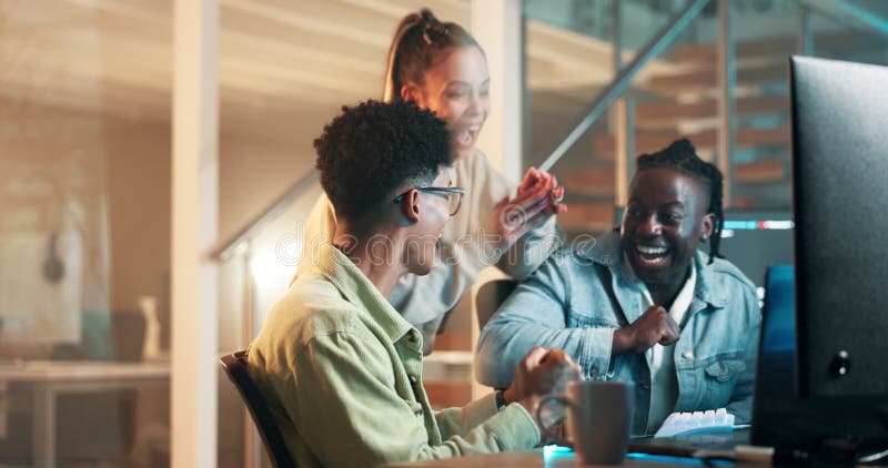 Clapping Hands, Teamwork or Success by Computer in Office ...