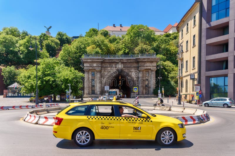 Clark Adam Square (Clark Adam Ter) in Budapest. Editorial Stock Photo ...