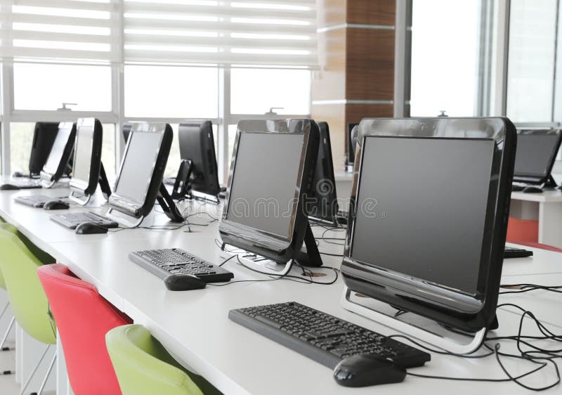 Clase del ordenador foto de archivo. Imagen de lisiado - 135343910