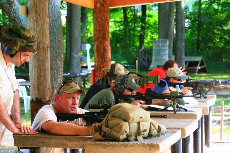 Classe das armas de fogo fotografia editorial. Imagem de injetor - 16533542