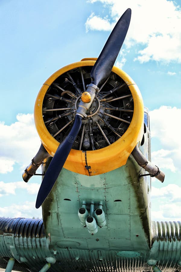 209 Aircraft Engine Cowling Stock Photos - Free & Royalty-Free Stock ...