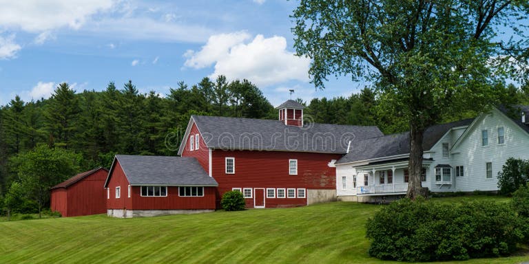 Classic Farm House and Barn Stock Photo - Image of house, farm: 25204450