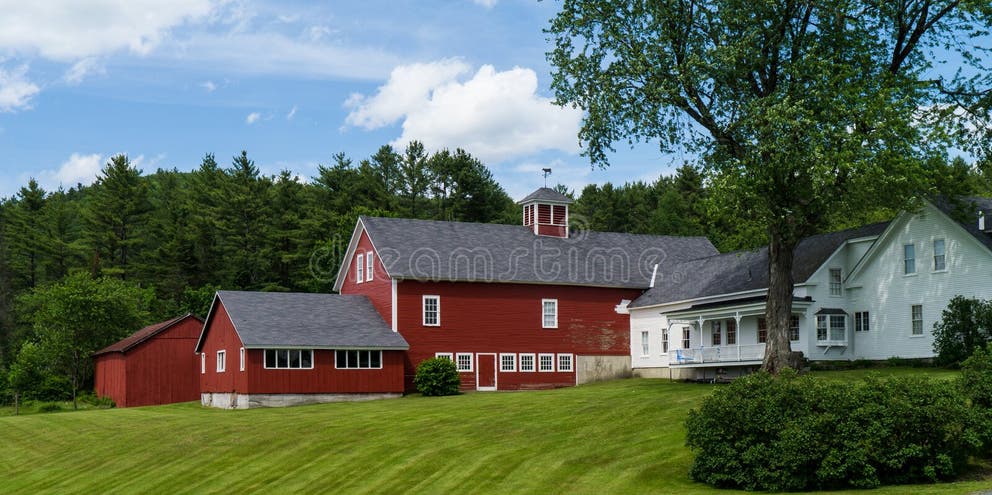 Classic Farm House and Barn Stock Photo - Image of house, farm: 25204450