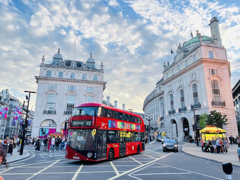 Classic London red bus editorial photography. Image of metropolis ...