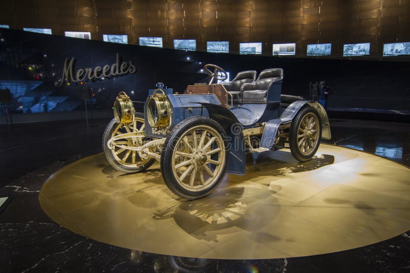 Classic Mercedes Benz editorial photo. Image of museum - 141664311