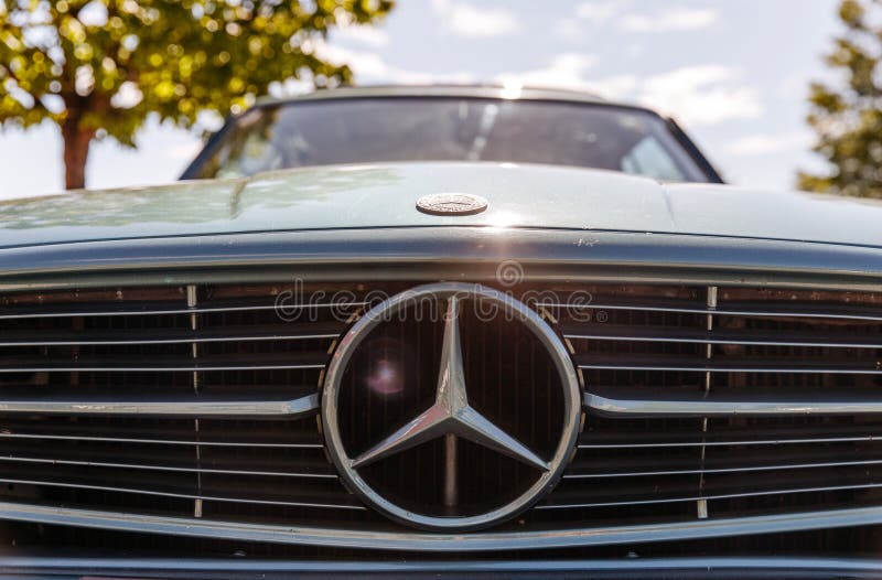 Classic Mercedes-benz Front Grille Close-up in Sunlight, Old Timer ...
