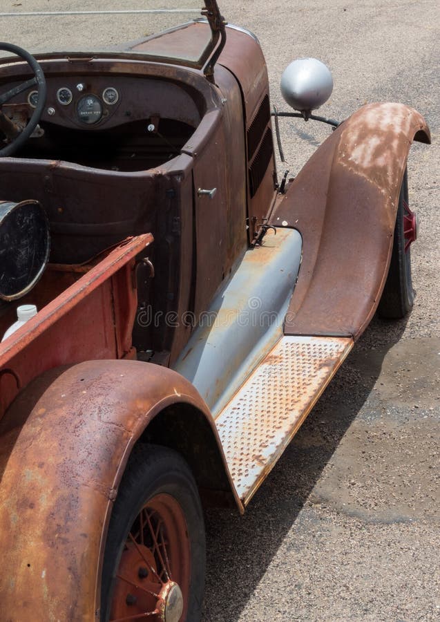 Rusted old classic car stock photo. Image of cool, antenna - 185384702