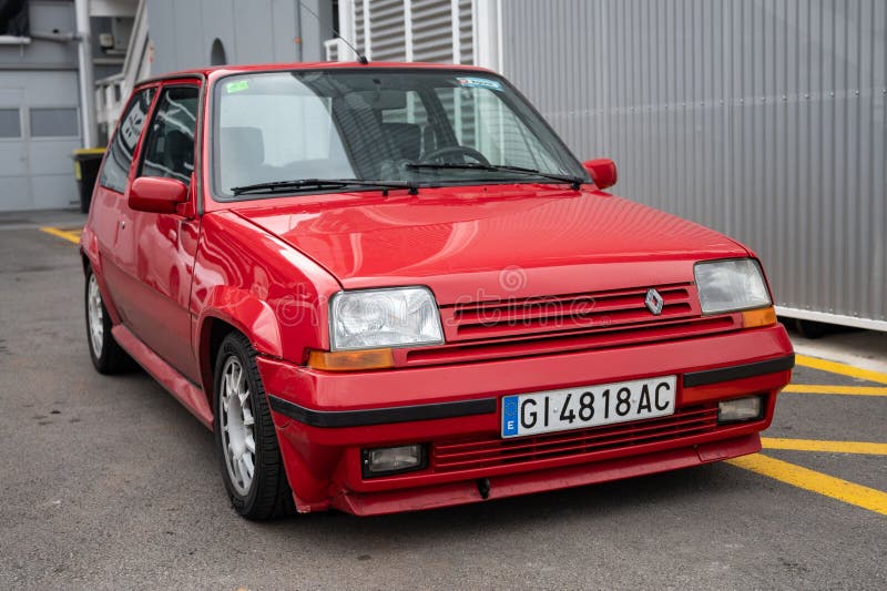Classic Red Renault 5 R5 Parked Editorial Photo - Image of shiny, style ...