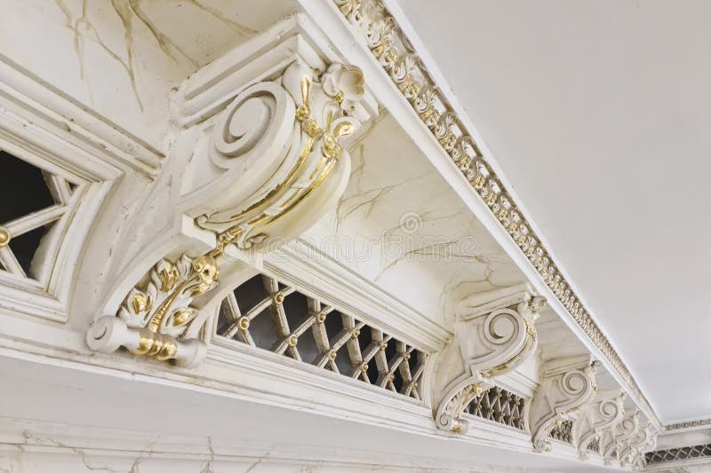 Classic Style Gypsum Moulding Plaster for Ceiling Decoration Stock ...