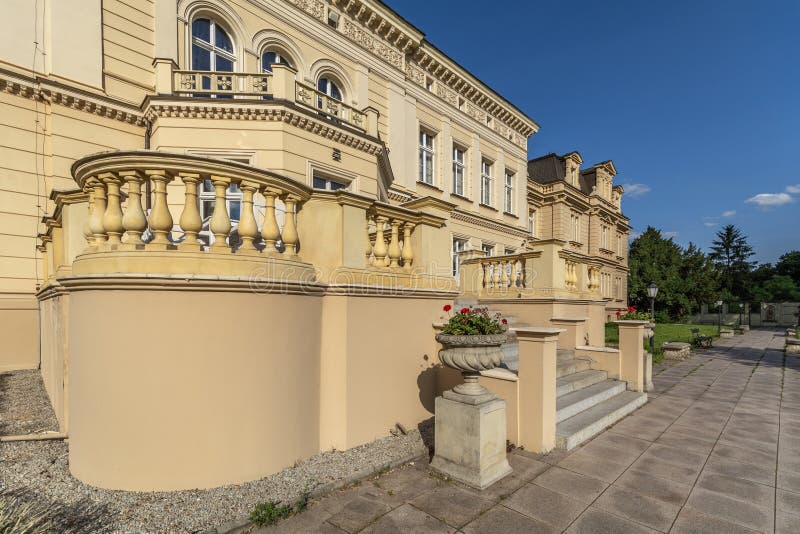 Palace and Park Complex in Ostromecko, Poland. Editorial Photography ...